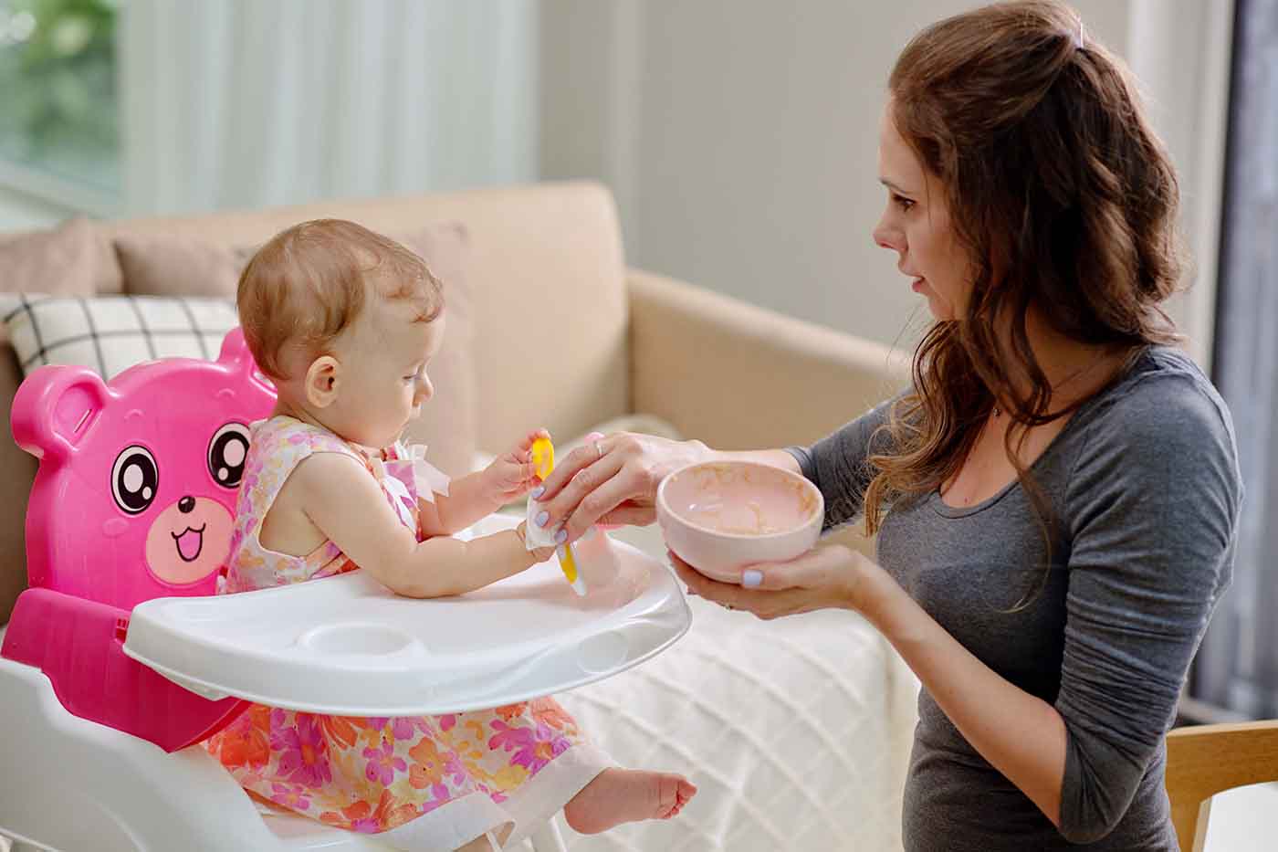 Feeding a Newborn Baby - Clare Parenting